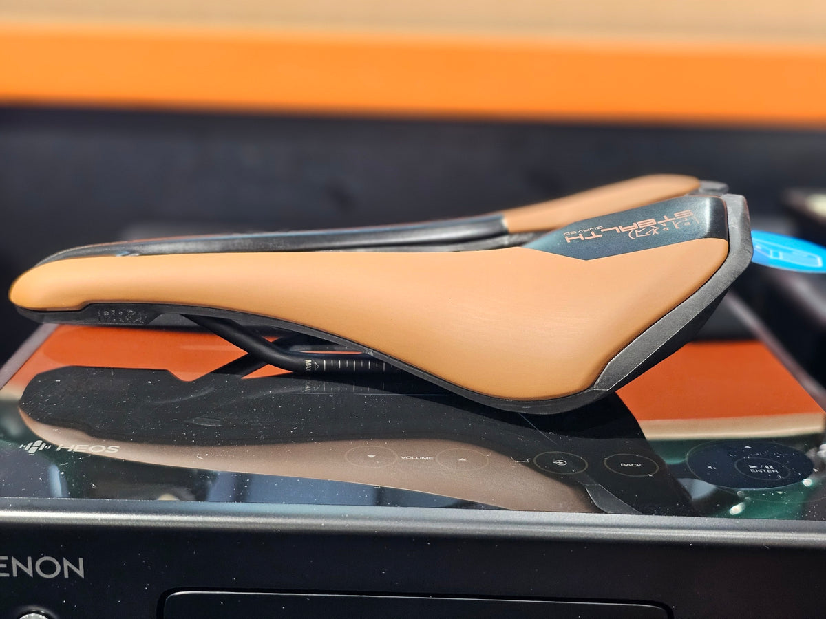 PRO Stealth Curved Performance Saddle (Alternate Colorway) – Chapter 2 Cycle